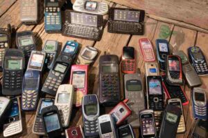 Motorola StarTac o Nokia 3310: lista dei vecchi telefoni che oggi ...